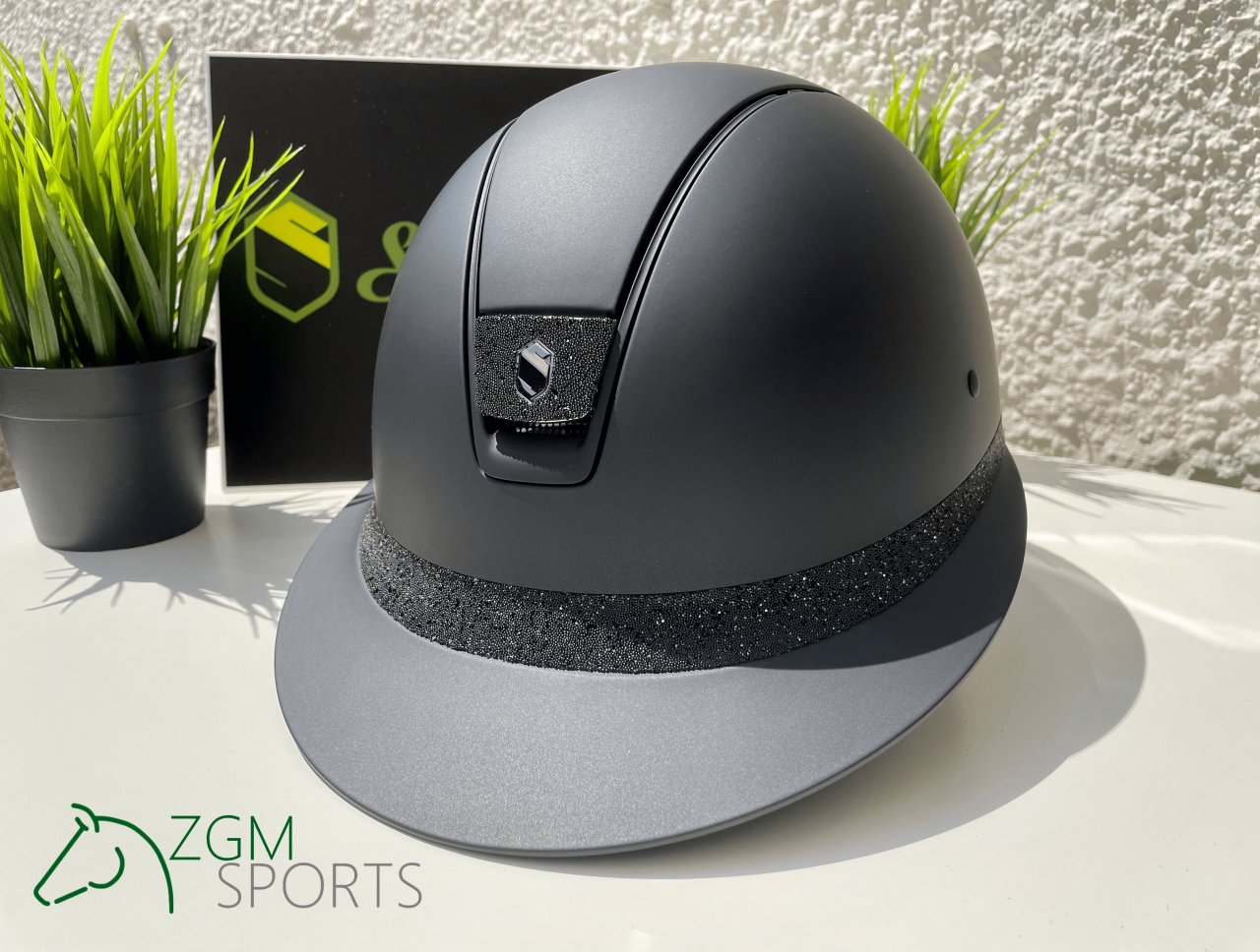 Samshield Reithelm Miss Shield Frontal Band und Blason Crystal Fabrics ...